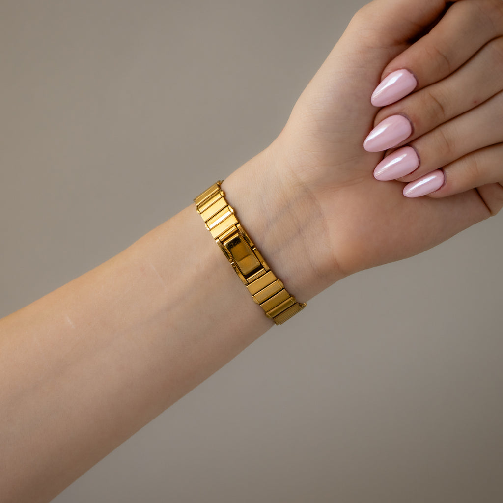 Vintage Citizen Midnight Ribbed Gold Women's Watch | Caitlyn Minimalist