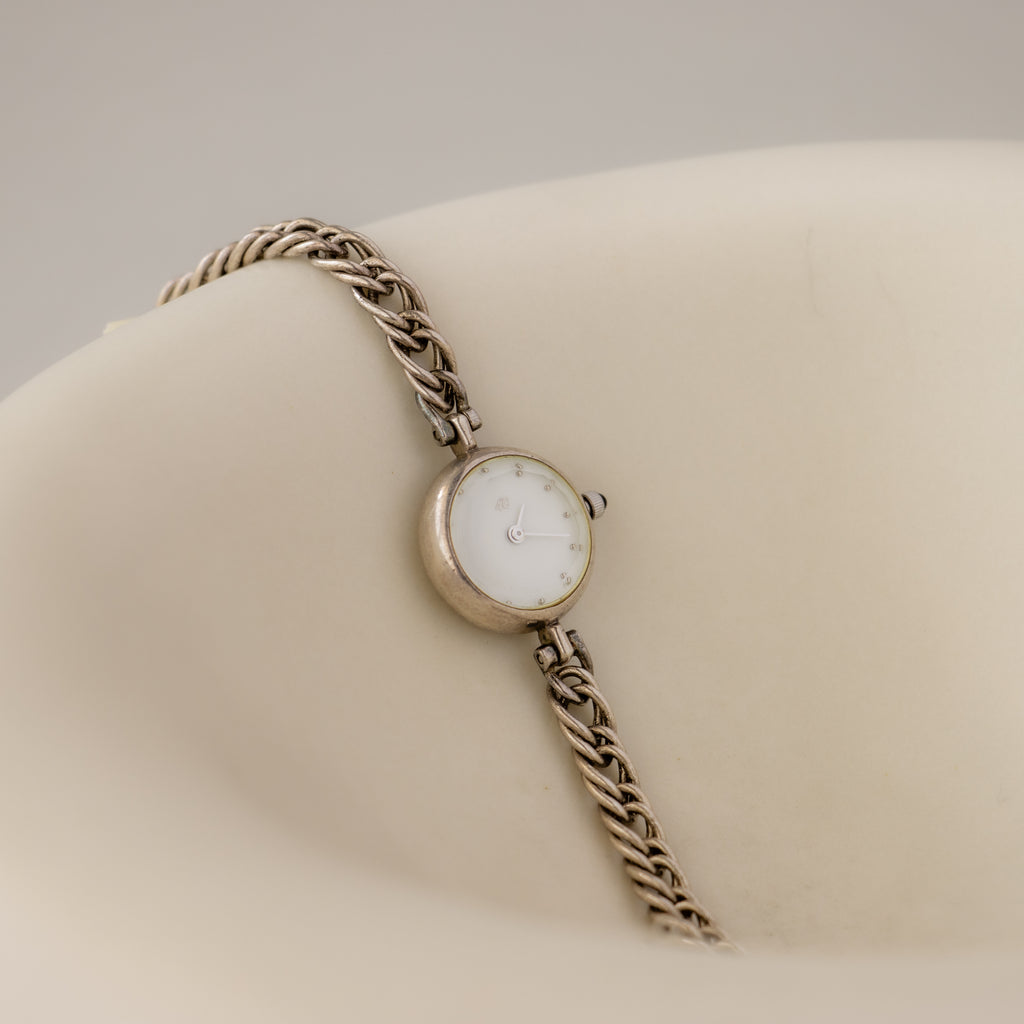 Vintage 4°C Round Chainlink Silver Women's Watch | Caitlyn Minimalist