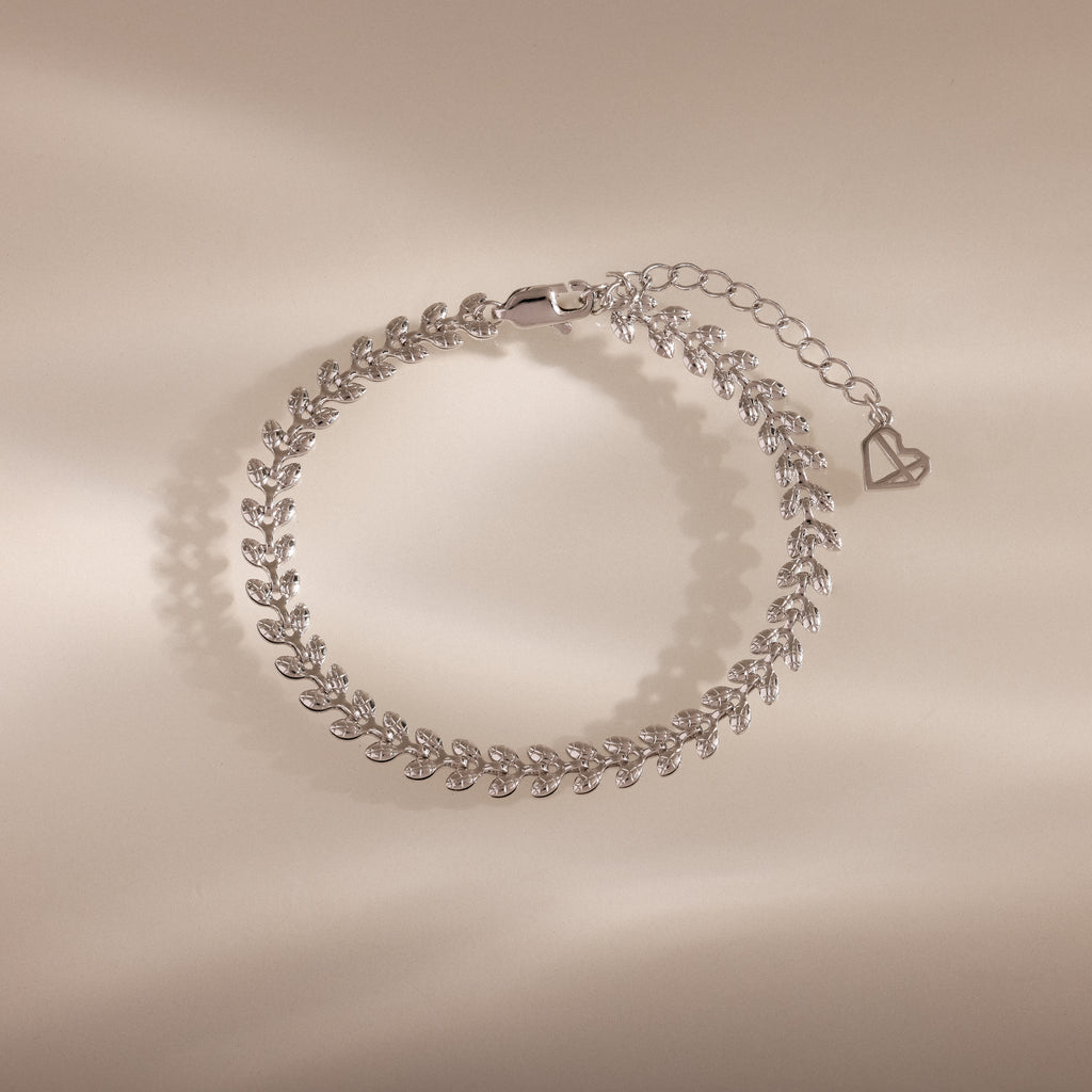 Dainty Fishtail Chain Bracelet | Caitlyn Minimalist