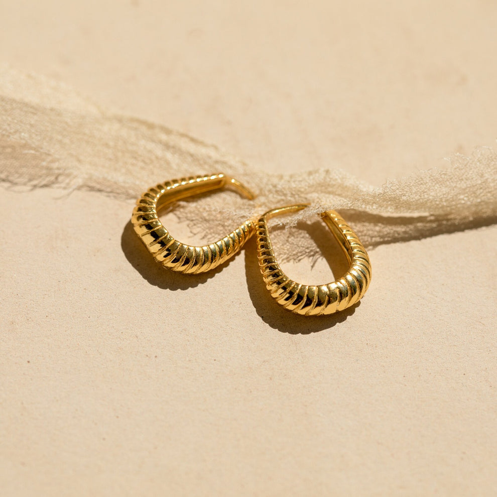 Large Chunky Ribbed Hoops | Caitlyn Minimalist