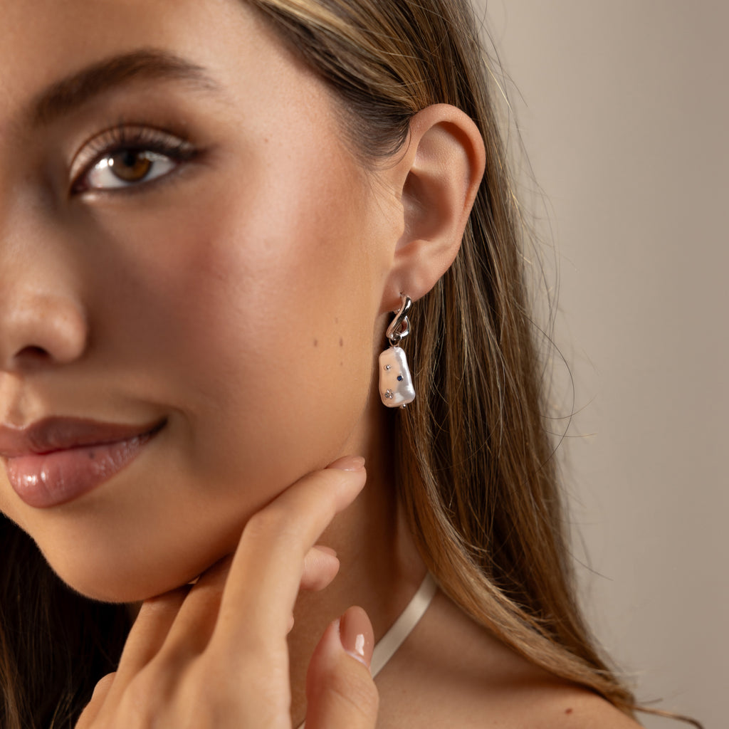 Starry Baroque Pearl Charm Hoop Earrings in White Gold | Caitlyn Minimalist