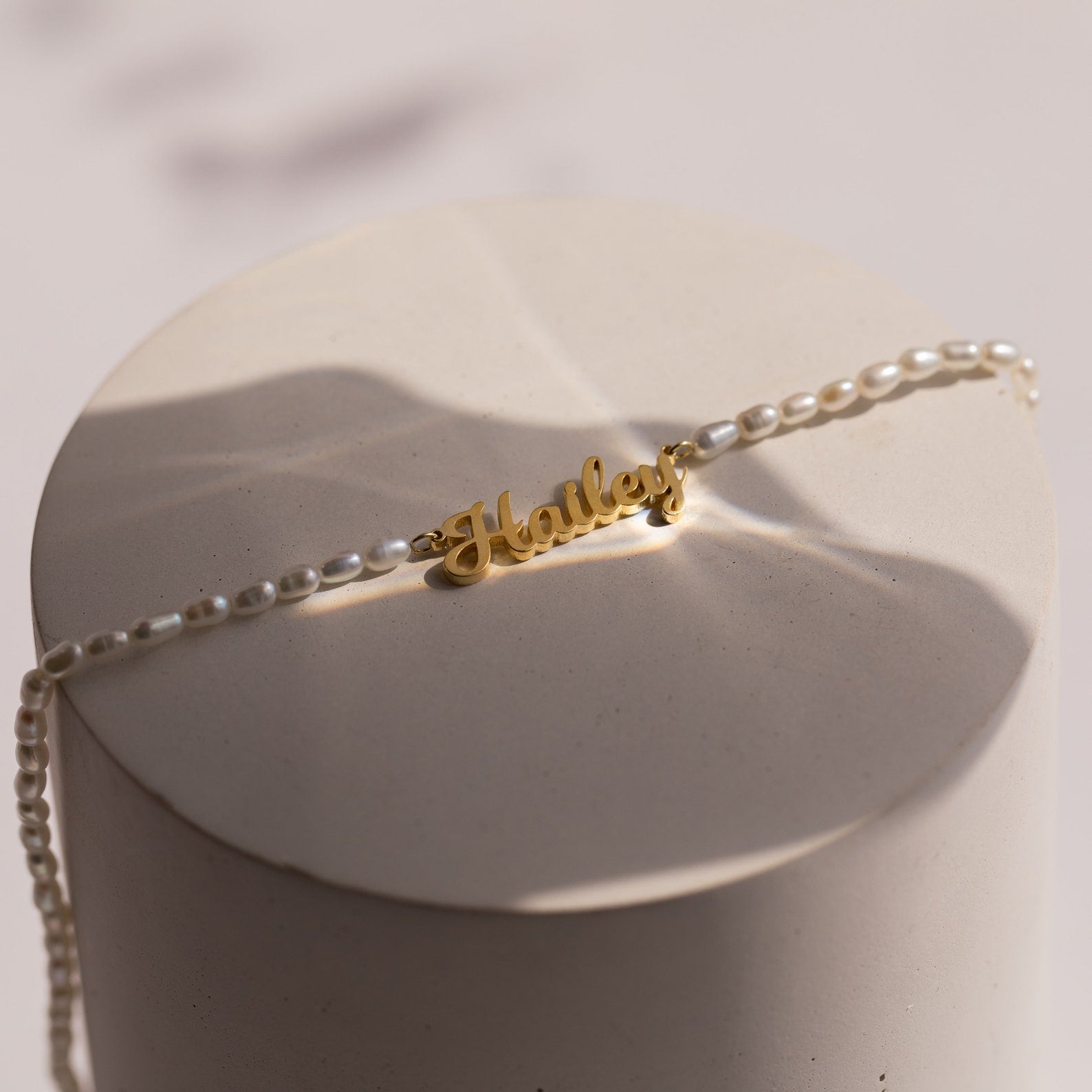 Custom Mellow Pearl Chain Name Necklace | Caitlyn Minimalist